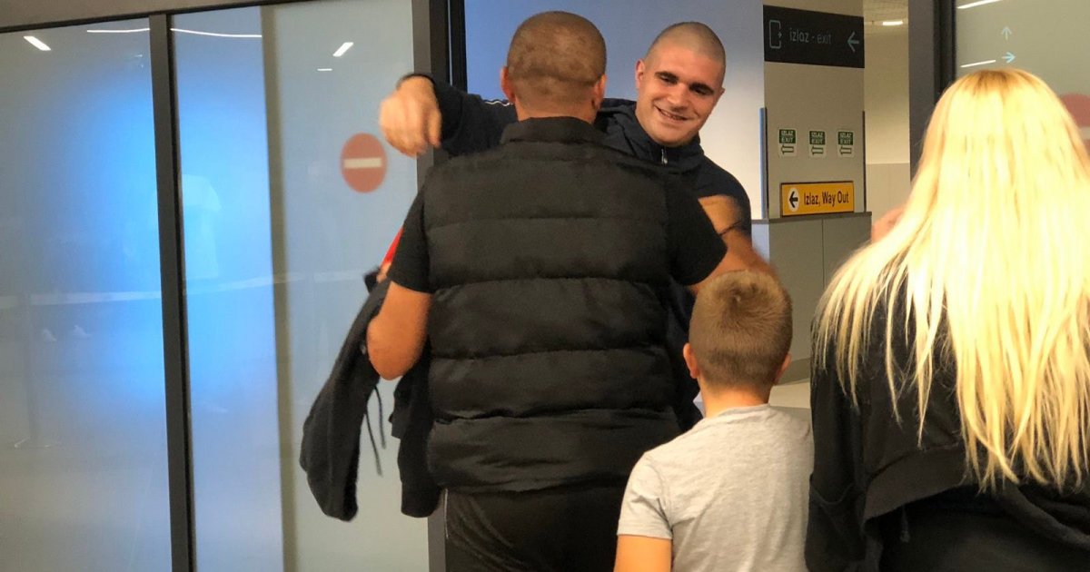 Avion Er Srbije koji je evakuisao naše građane iz Tel Aviva sleteo u ... Avion Er Srbije koji je evakuisao naše građane iz Tel Aviva sleteo u ...