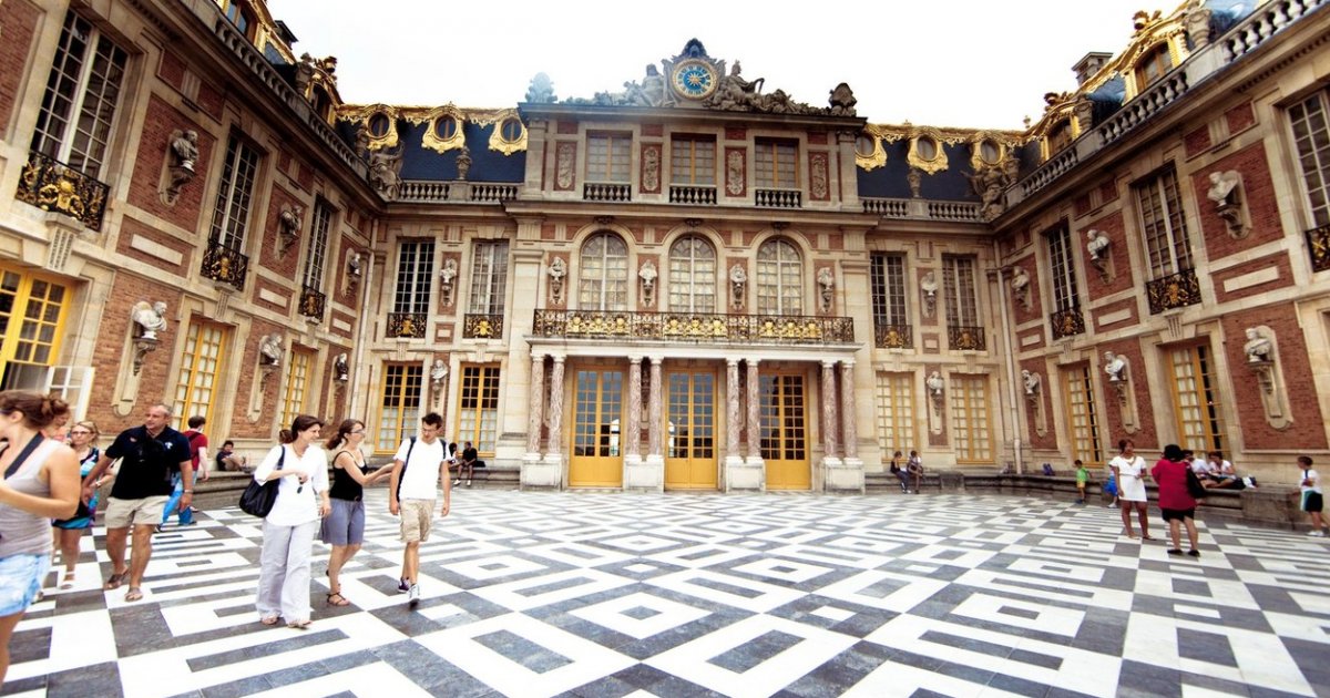 Panika u Parizu: Evakuisan Versaj! - Naslovi.net