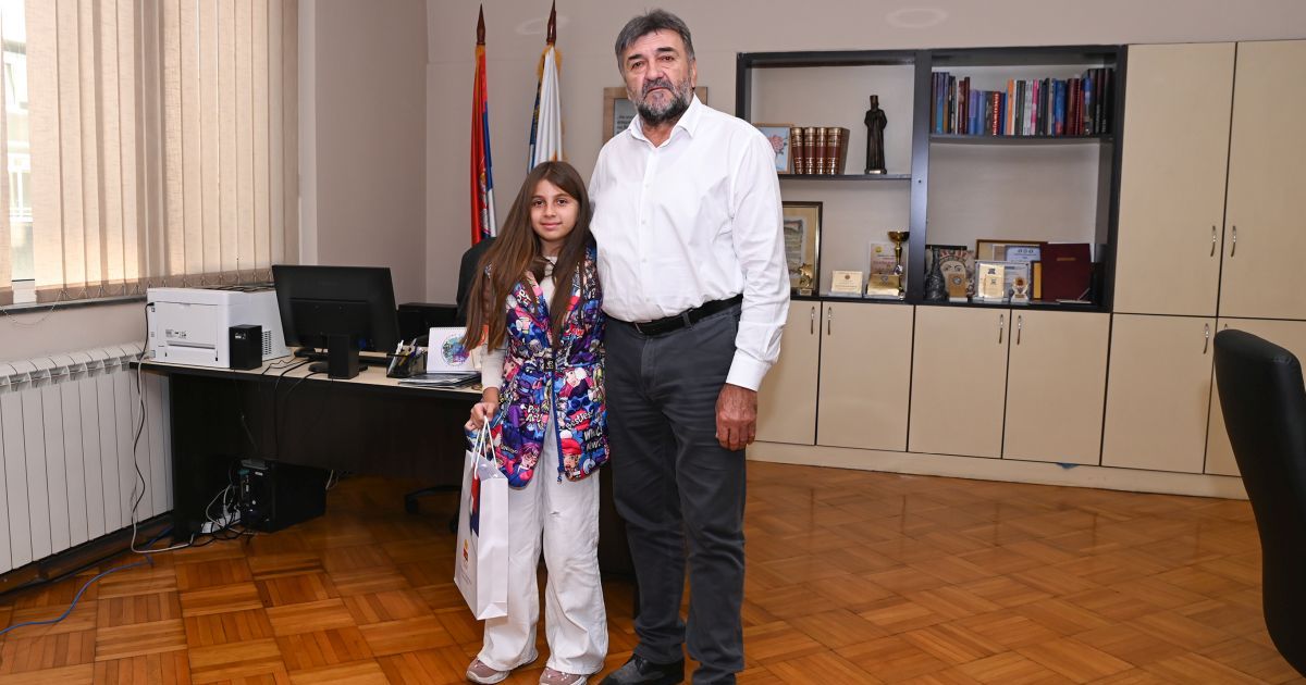 Predsednik Ivanović ugostio mladu slikarku- učenicu OŠ "Rade Drainac ...