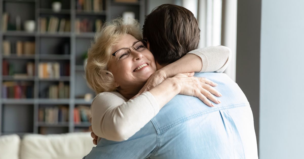 Prevario devojku sa maminim prijateljicama - Telegraf.rs