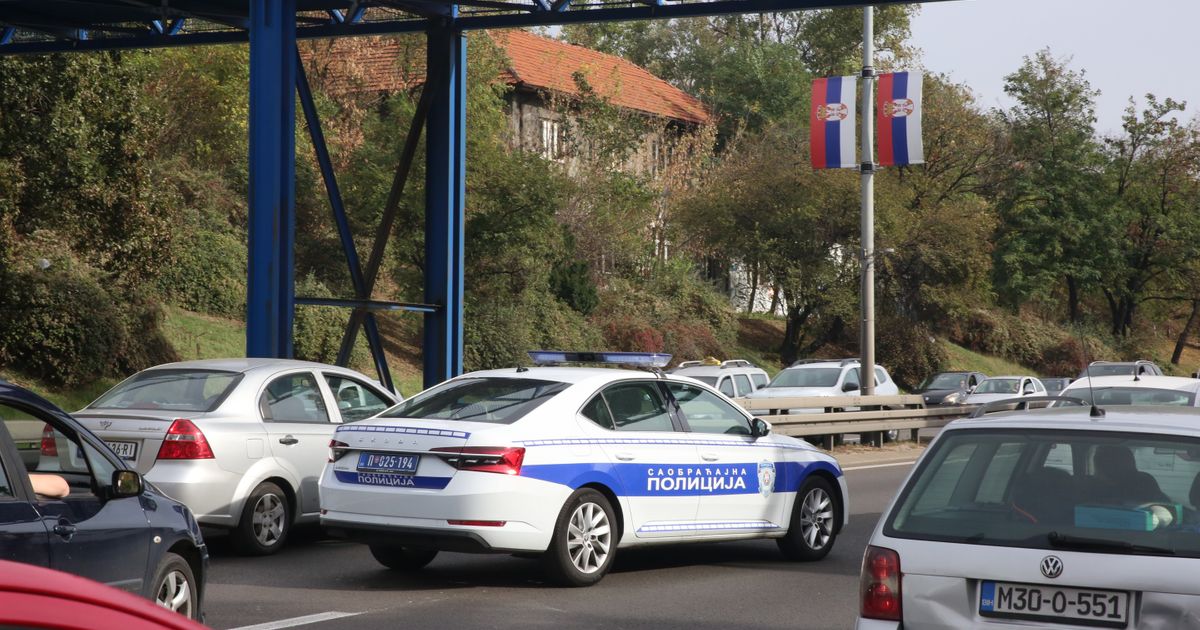 Prve slike s mesta nesreće na auto-putu: Ovde je kombi "pokosio" pešaka ...