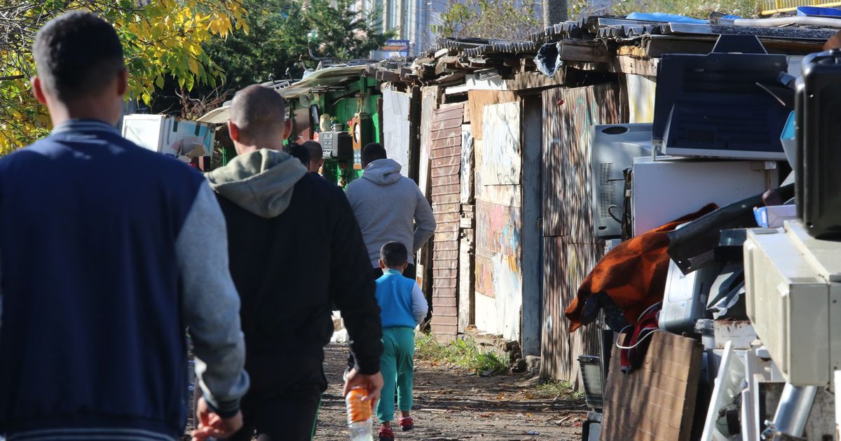 Prve slike požara u Železniku - Telegraf.rs