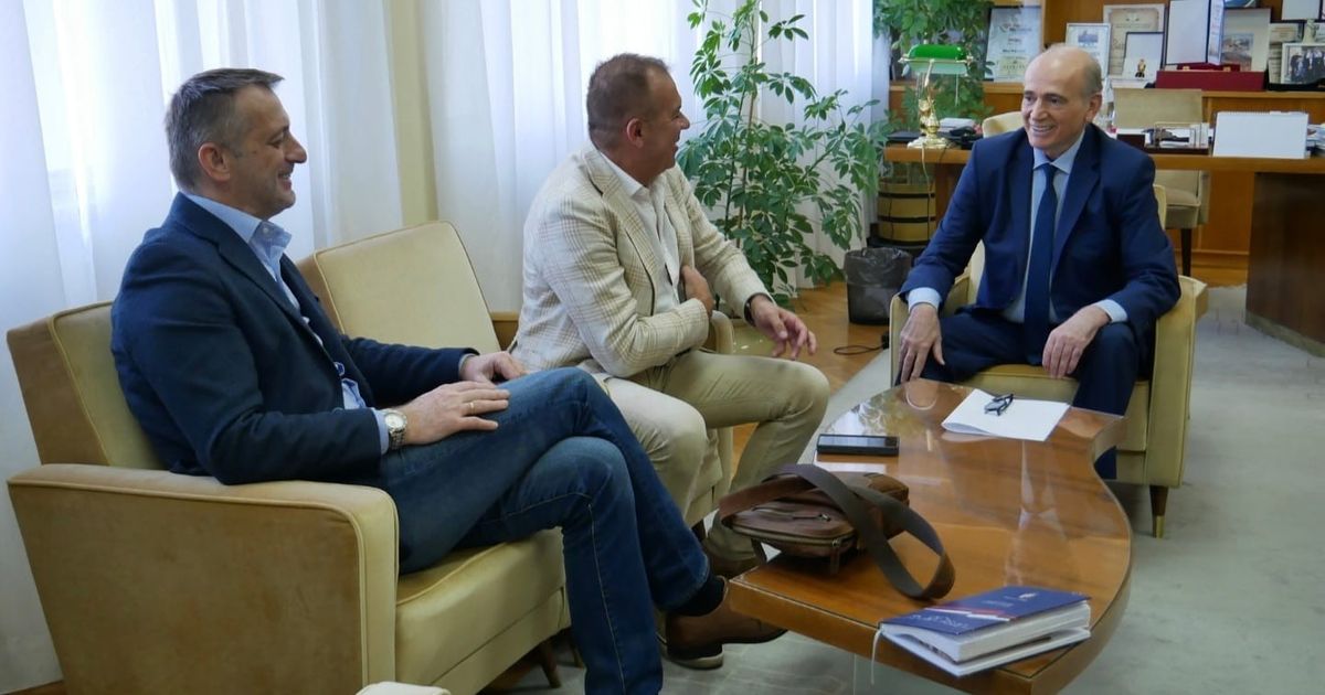 Krkobabić: Tri minibusa za naše ljude na Kosovu i Metohiji - Telegraf.rs