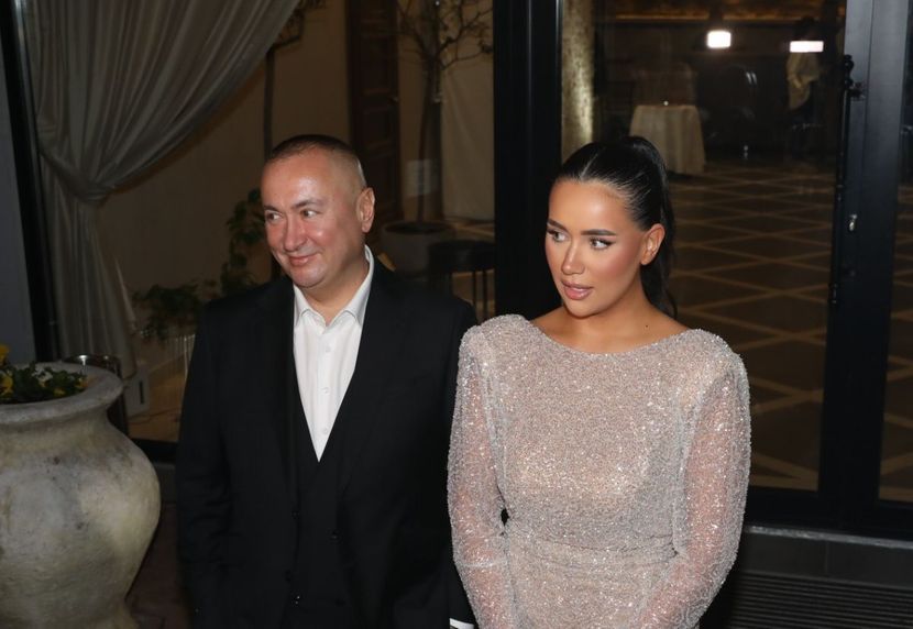 Trajkovići častili kolegu šakom i kapom: Adil za jednu pesmu uzeo ...