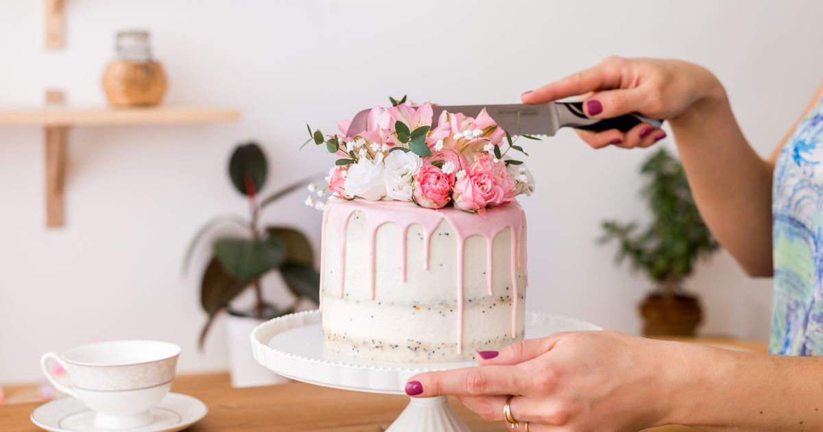 Čak 2 trika za sečenje okrugle torte: Da, moguće je iseći pravilne ...