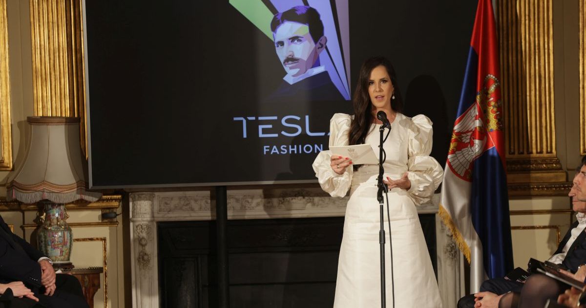 Pariska publika oduševljena našim dizajnerima na Serbian Fashion Day ...