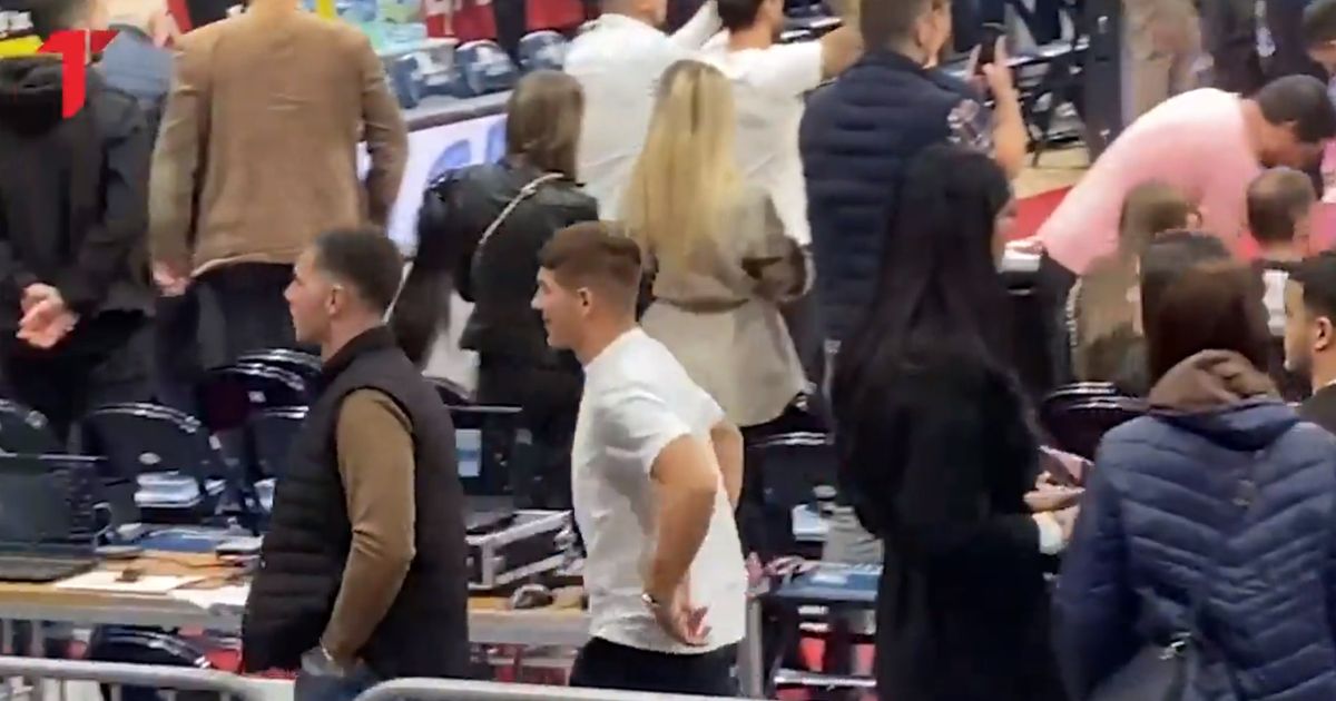 Jovan Mijatović iz prvih redova navijao za košarkaše Zvezde: Mladi ...