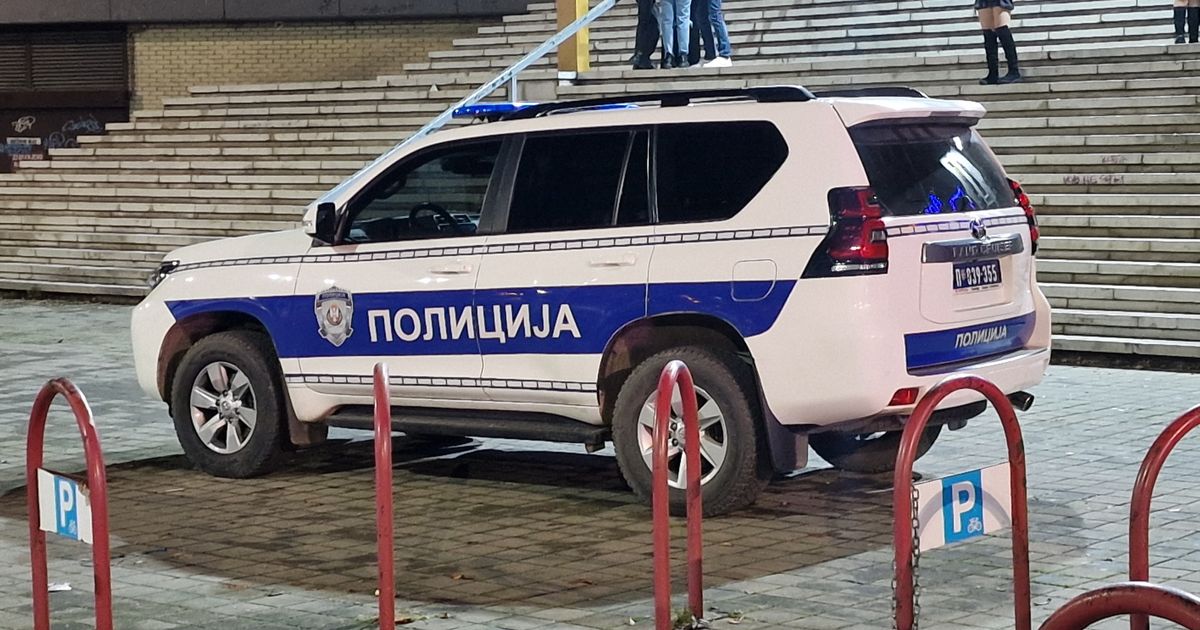 Prvi snimak ispred diskoteke u Novom Sadu nakon dojave o bombi: Ova pevačica je večeras trebalo ...