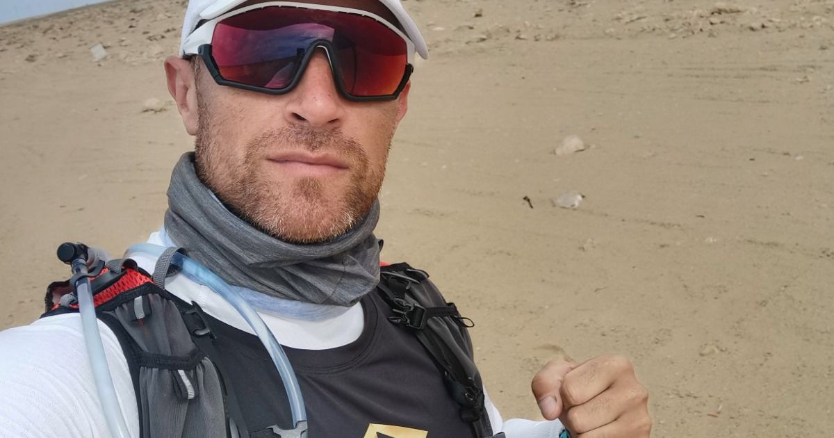 Marko sam nastavlja trku kroz pustinju da bi Maksima poslao na lečenje ...