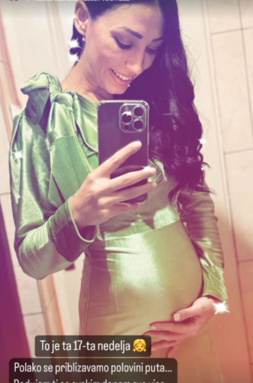 Pevačica trudna sa 30 godina starijim kompozitorom izašla u grad - Telegraf.rs