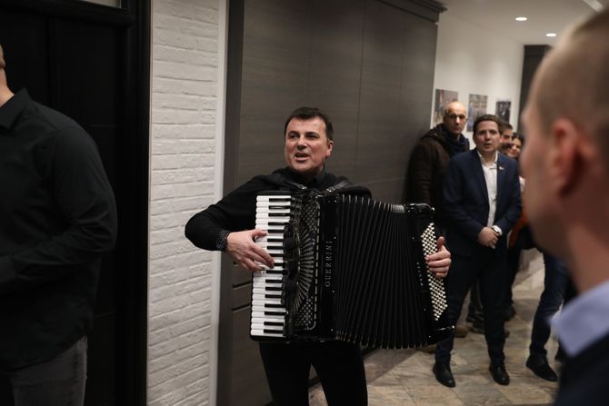 Veliko slavlje u porodici Gačić, stigla beba: Oglasio se ponosni deda ...