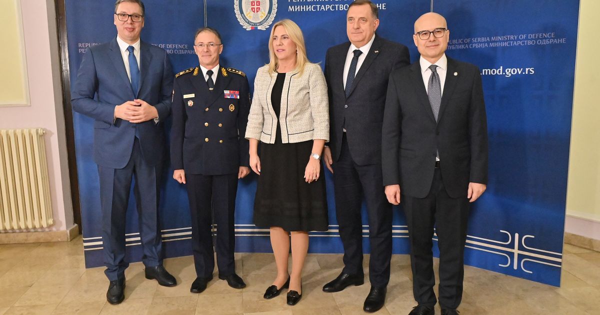Vučić na prijemu Ministarstva odbrane Srbije - Telegraf.rs
