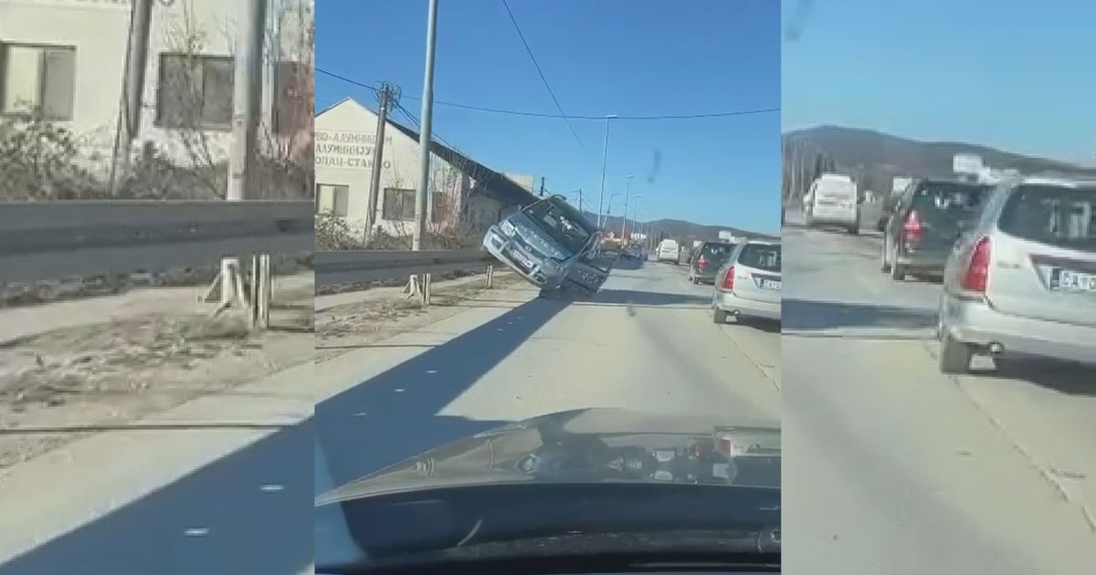 Panda završila "okačena" na zaštitnu ogradu: Sudar dva vozila na putu kod Čačka, vozač uspeo da ...