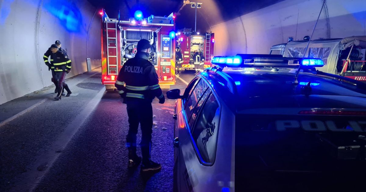 Teška saobraćajna nezgoda u Mladenovcu: Sudarili se automobil i traktor ... Teška saobraćajna nezgoda u Mladenovcu: Sudarili se automobil i traktor ...