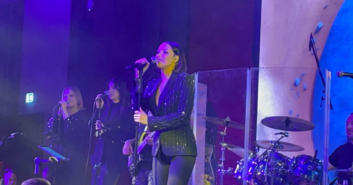 A za reprizu moćno! Prija blista u crnom odelu, svima dala do znanja da ...