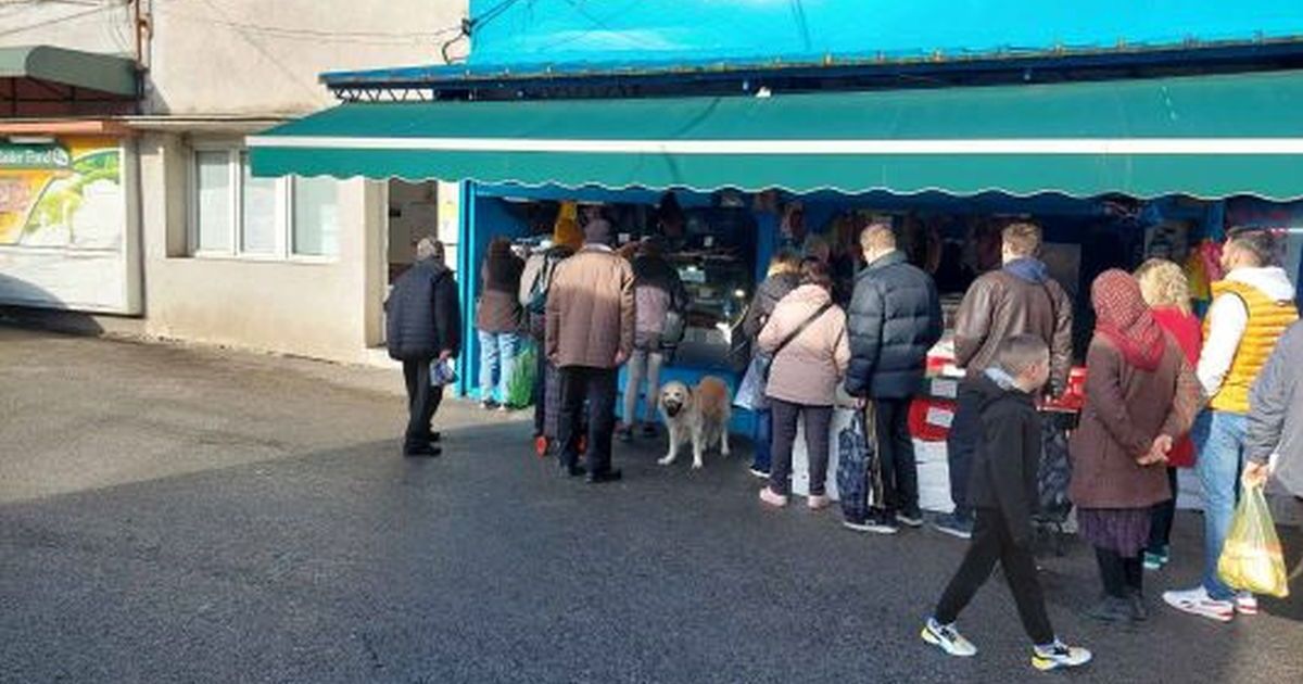 Na beogradskim pijacama veliki redovi ispred ribarnica - Telegraf.rs