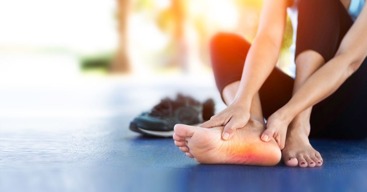 Da li vas boli stopalo: Evo šta da radite ako imate plantarni fascitis ...