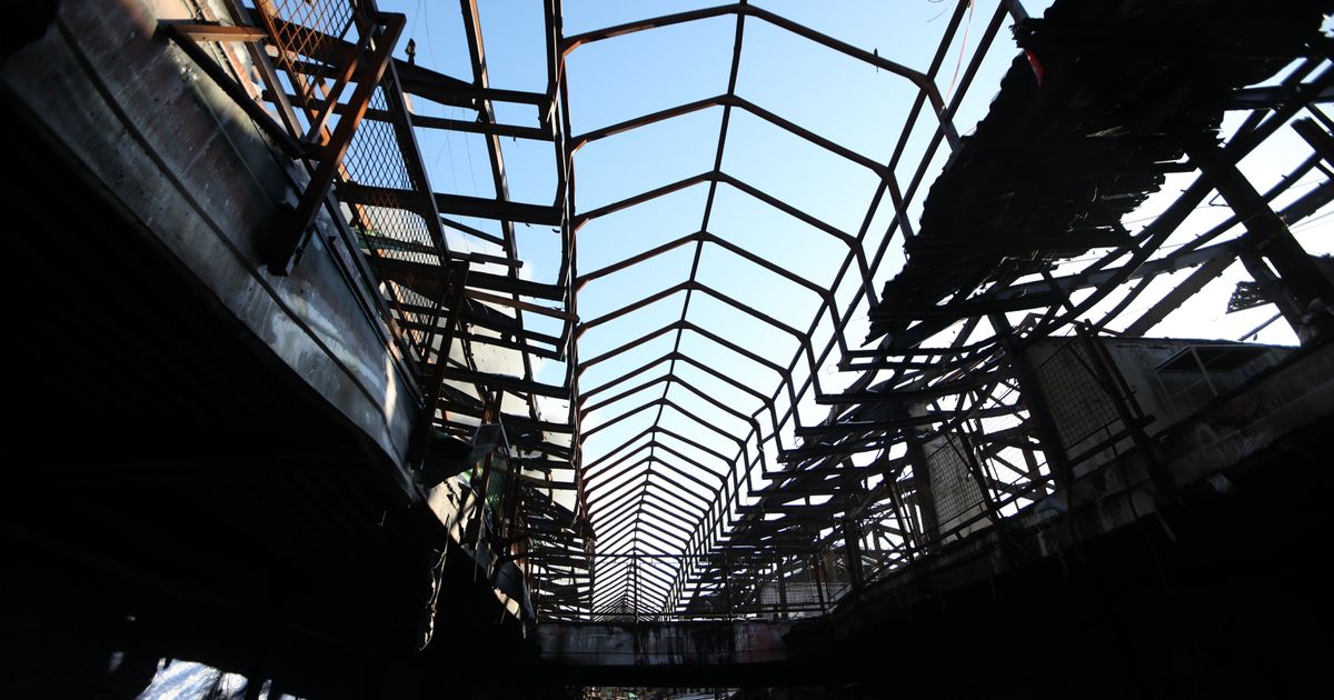 First video from inside the burned down Chinese mall: We entered the ...