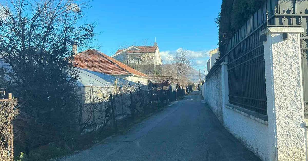Prve fotografije sa mesta tragedije u Podgorici: Otac ubio sina i ženu, pa sebe - u kući bila i ...