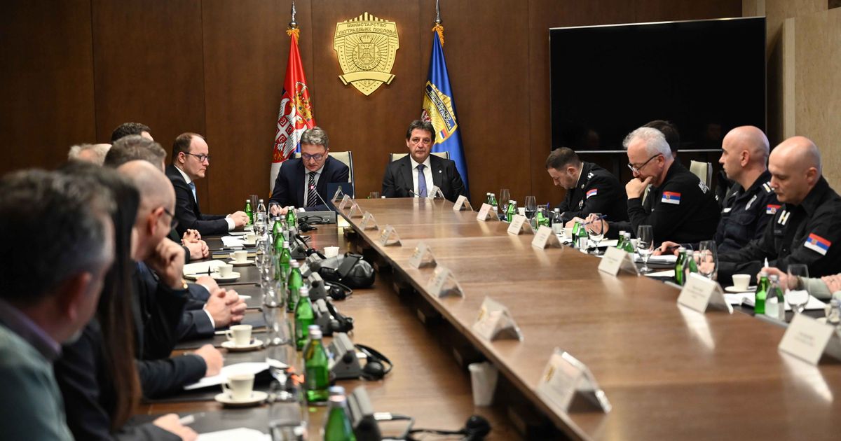 "Jedan zvučni signal će stizati na sve mobilne telefone u Srbiji ...