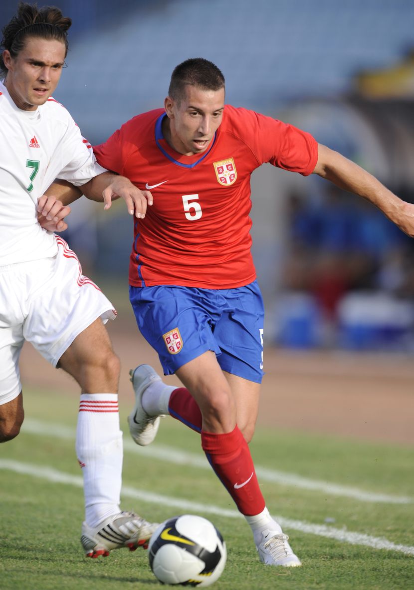 Ko je Nikola Petković, koji je napao Nemanju Bjelicu? Pokazivao Zvezdašima srednjake, vređao ...