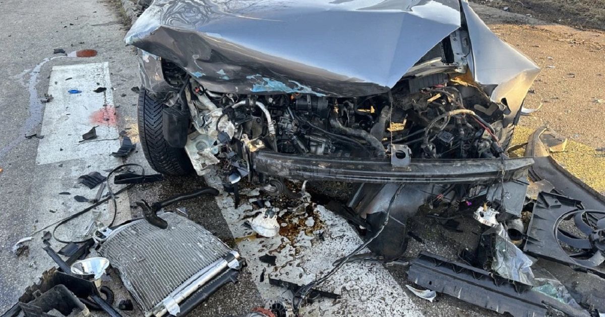 Težak udes kod Kragujevca, vozilo spljošteno: Sumnja se da ima povređenih, stvaraju se kolone ...