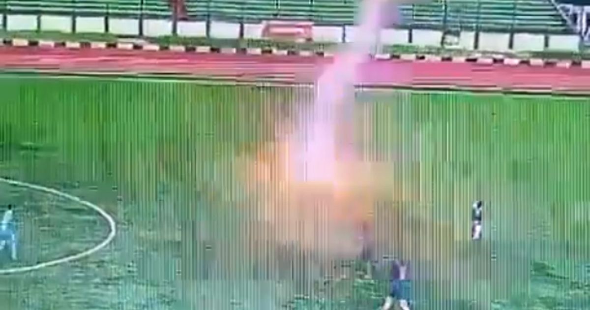 Uznemirujući snimak: Fudbalera ubio grom na terenu! - Telegraf.rs