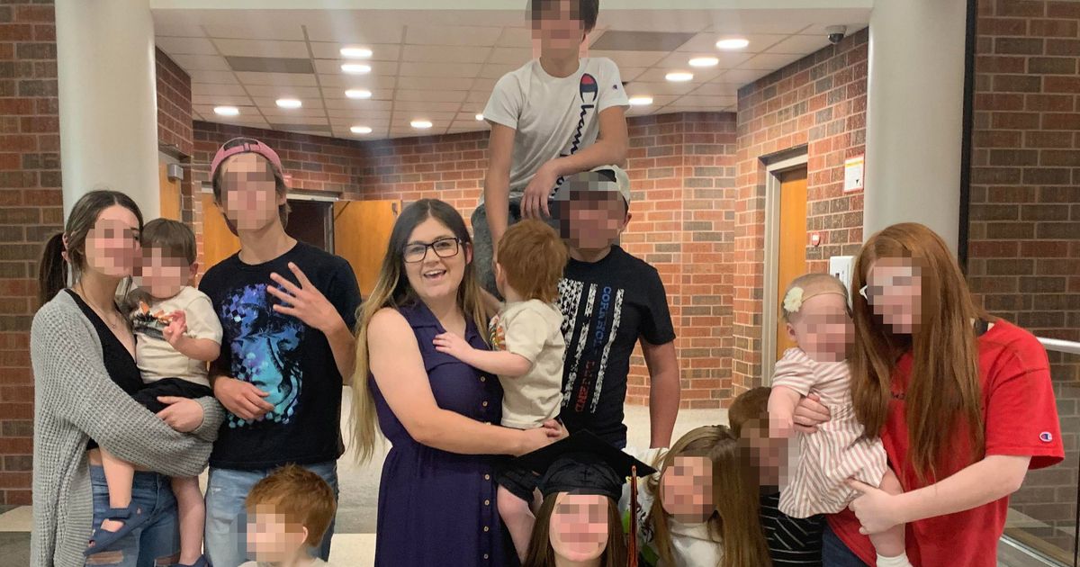 Prvo dete je rodila sa 15, a sada je majka 12 njih i to mnogi osuđuju: "Suprug kuva za sve nas i ...