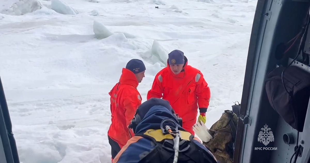 Drama u Rusiji: Odlomila se santa leda, 82 osobe prebačene na obalu - Vesti - Telegraf.rs