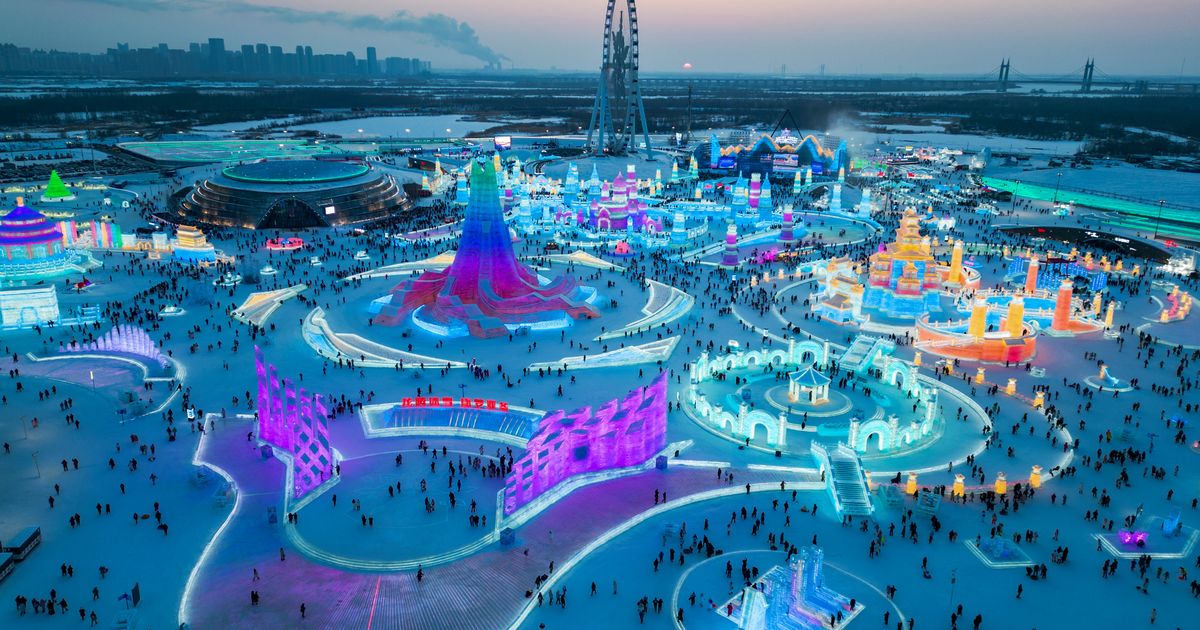 Kineski grad ledenih skulptura: Postoji i snežni tobogan, turisti su ...