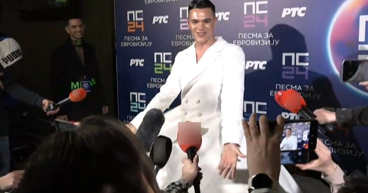 Muškarac u venčanici? Najkontroverzniji stajling na PZE, kada se pojavio svi su zanemeli ...