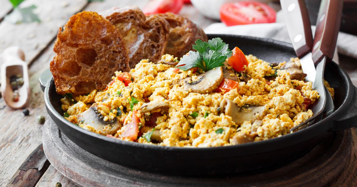 Tofu kajgana - proteinski plant based doručak - Plantbased.rs Telegraf