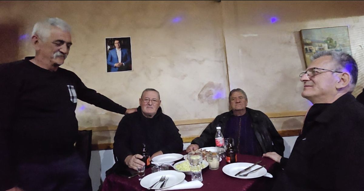 Cale moler slavi rođendan predsednika Vučića, stiglo 50 gostiju ...