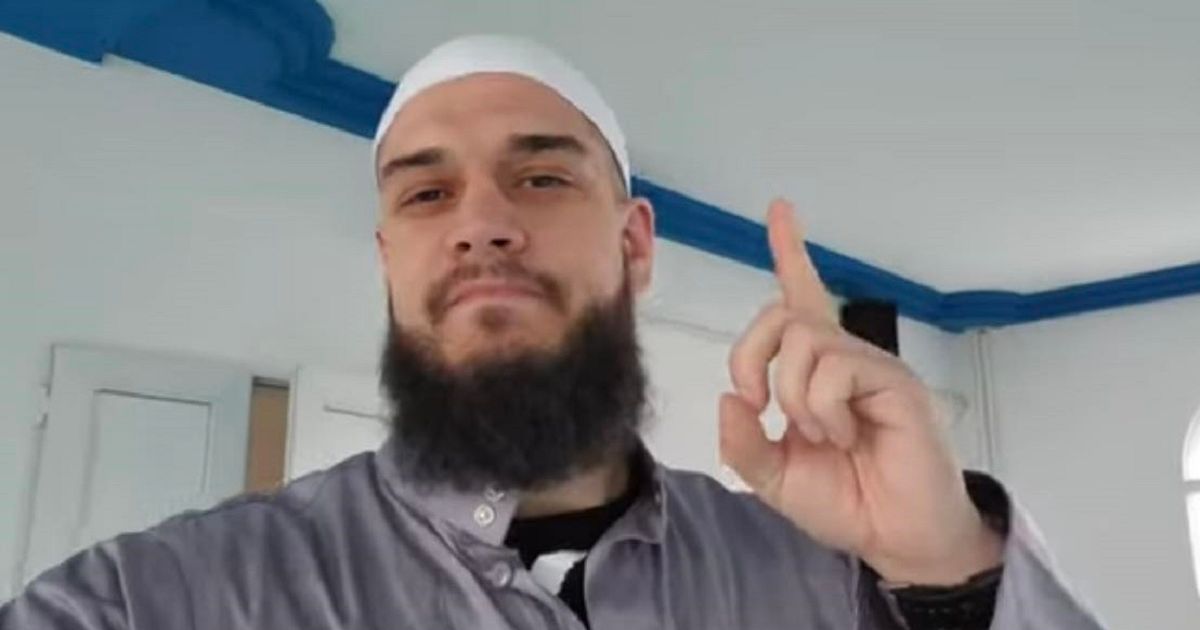 Dejan Dragojević posetio džamiju u Novom Sadu: Pokazao svoje običaje tokom Ramazana, a izjavom ...