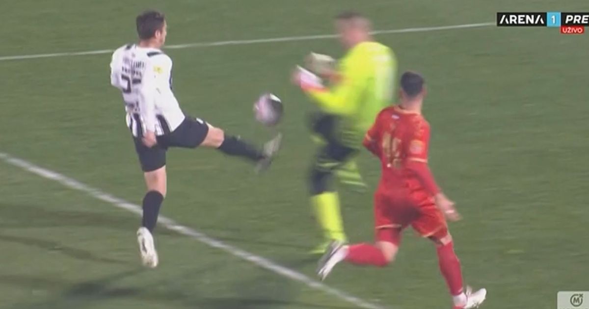 Da li je bio penal za Partizan: Duljaj je zbog ovoga napao sudije, navijači su besni jer su ...