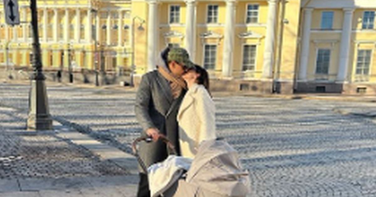 Biković sa Ivanom prvi put izveo sina u šetnju: Glumac sa suprugom ...