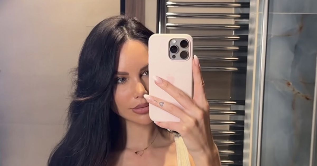 Premijera novog poprsja! Iva Grgurić pokazala dekolte 23 dana nakon ...