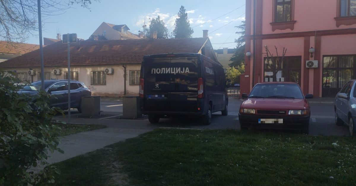 Otac osumnjičenog za ubistvo Danke (2) zanemeo u tužilaštvu: Čeka se odluka o pritvoru - Vesti ...