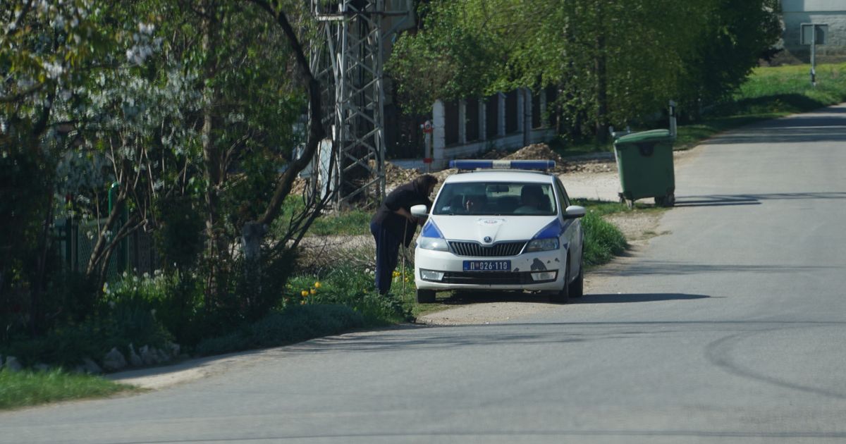 Majka osumnjičenog Dejana izašla pred policiju sva u crnom: Jednog sina sahranjuju u četvrtak ...