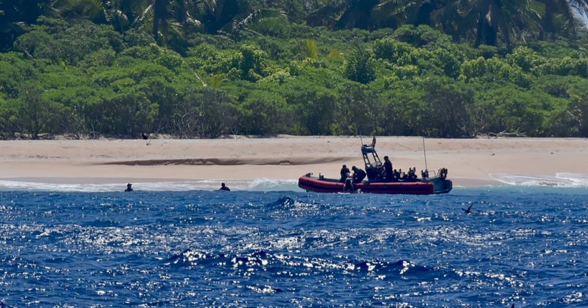 Ribari se nasukali na pusto ostrvo: Nakon 7 dana primećen je OVAJ znak ...