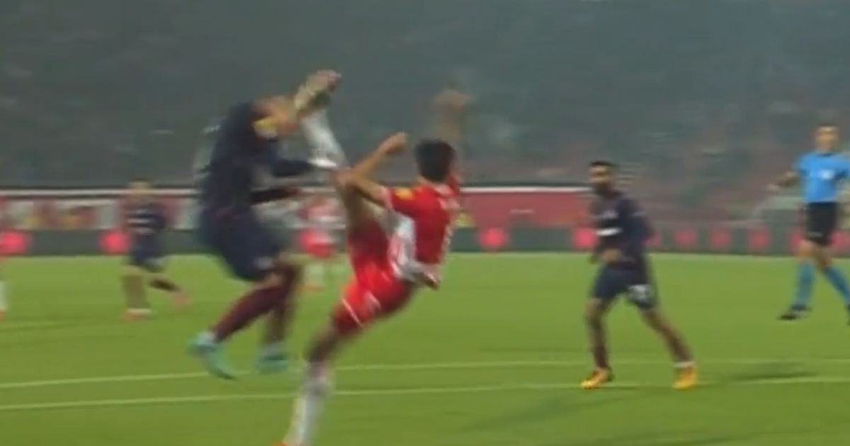 Jezivo: Antiću fudbaler Zvezde kopačkom razbio glavu, sav krvav i sa "čalmom" na glavi nastavio ...