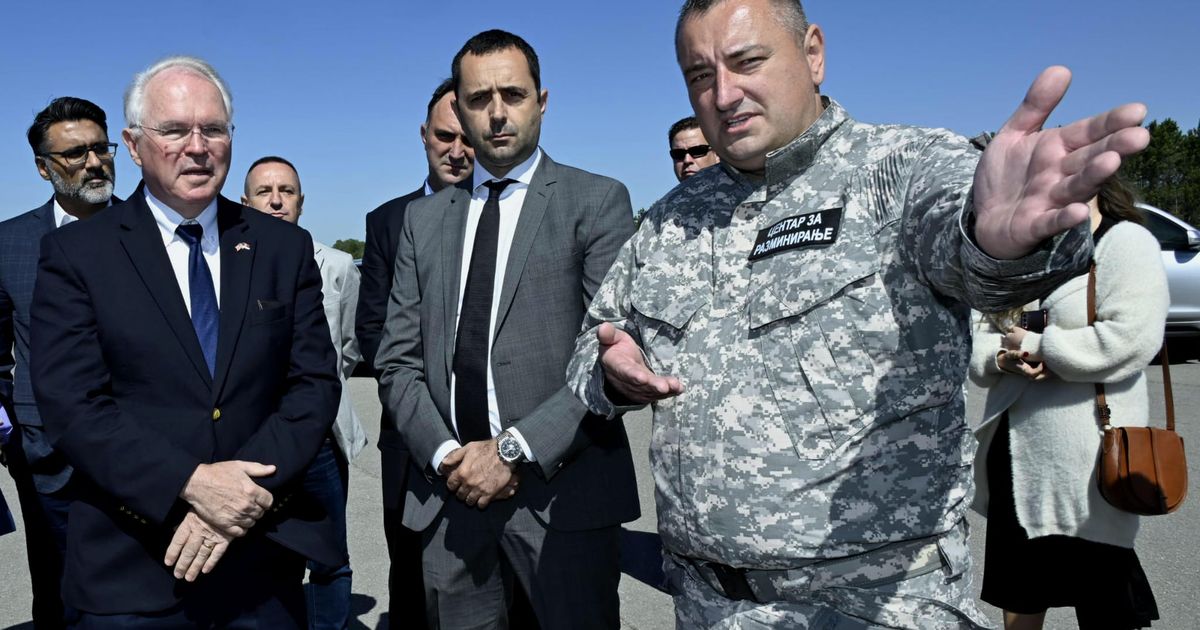 Divac i Hil obišli radove na razminiranju terena aerodroma "Ponikve ...