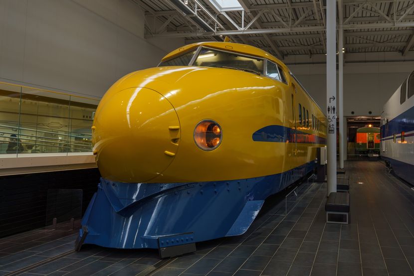 Japanski žuti voz uvek ide prazan, a svi mu se "klanjaju": Evo koja je ...