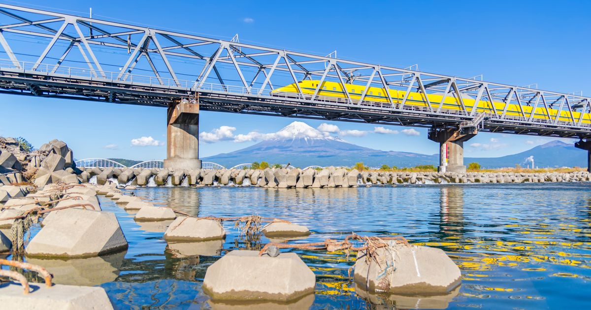 Japanski žuti voz uvek ide prazan, a svi mu se "klanjaju": Evo koja je ...