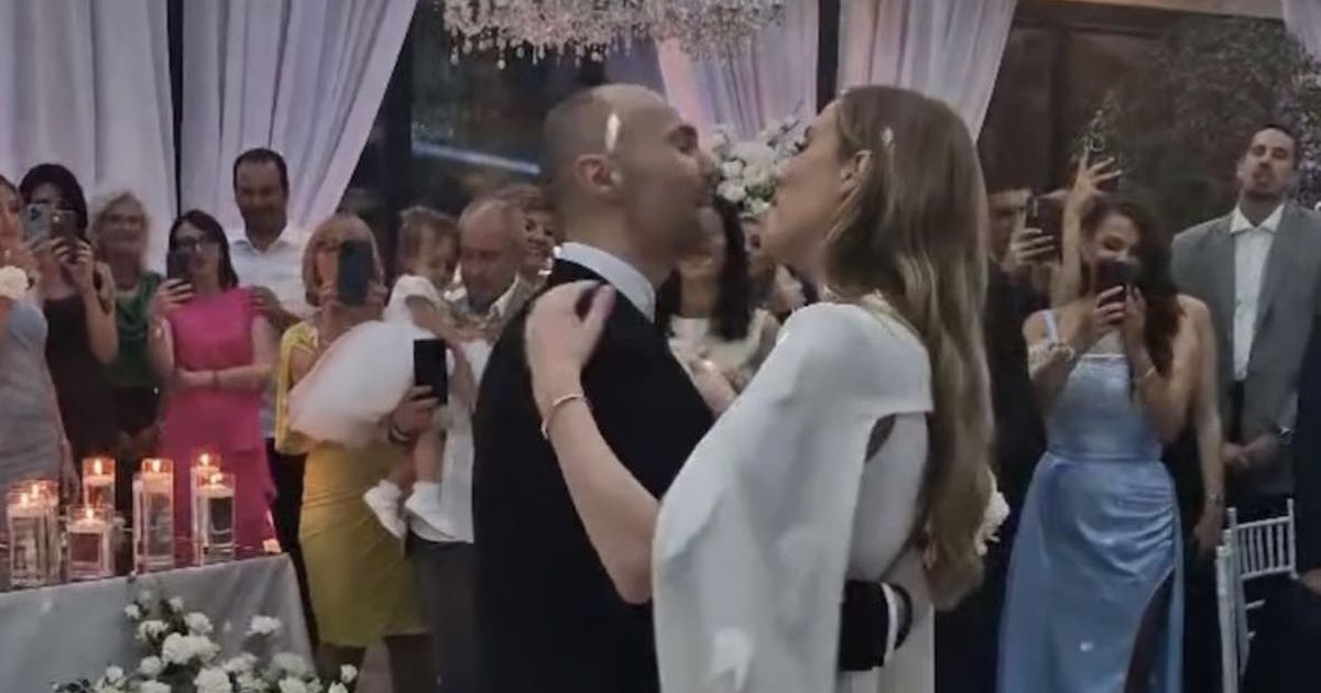 Za prvi ples odabrali Čolin najlepši hit: Kosana se topi u Sofrinom ...