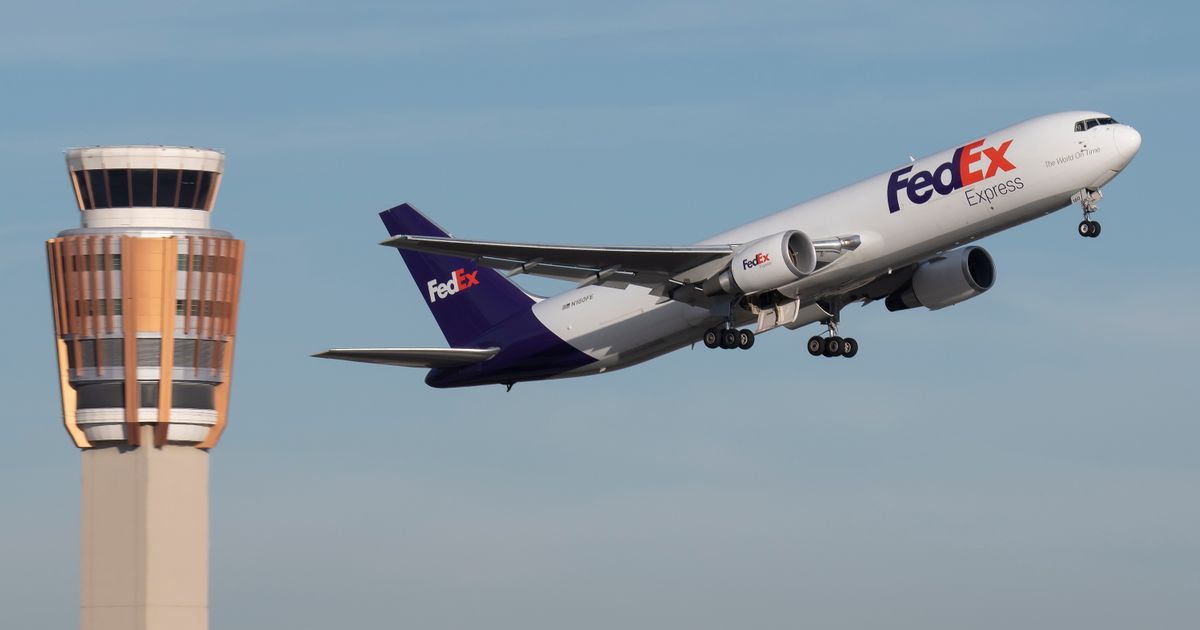 Fedeksov Boing 767-300 prinudno sleteo u Njuark zbog požara motora ...