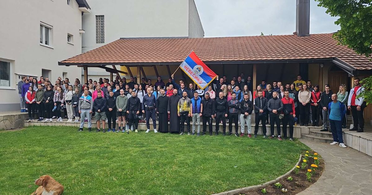 Čak i deca pešače 170 km do Manastira Ostrog: Neverovatna slika iz ...