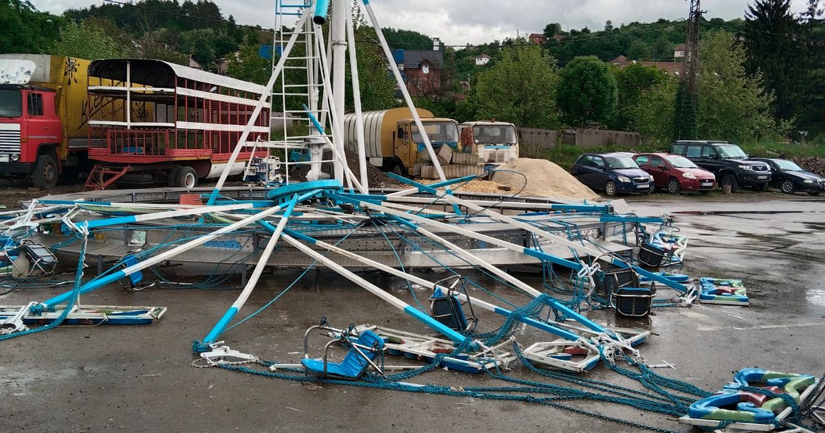 Potresne slike nakon rušenja ringišpila u Kuršumliji: Žice pokidane ...