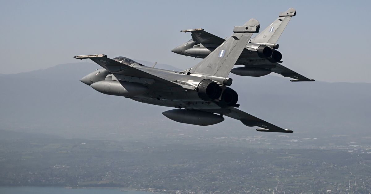 Drama na nebu iznad Francuske: Sudarili se borbeni avioni - Vesti - Telegraf.rs