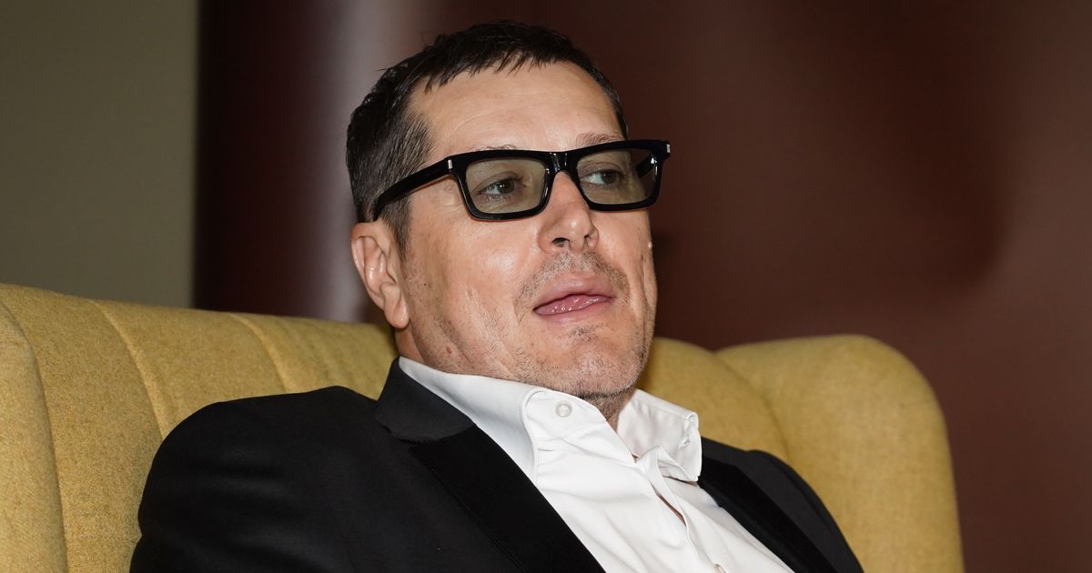 "Zapale tompus, stave fejk sat na ruku, pesma krš, misle da su uspeli ...